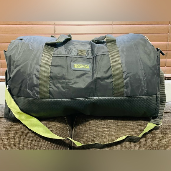 Kenneth Cole Reaction | Bags | New Kenneth Cole Reaction Travel Duffle ...